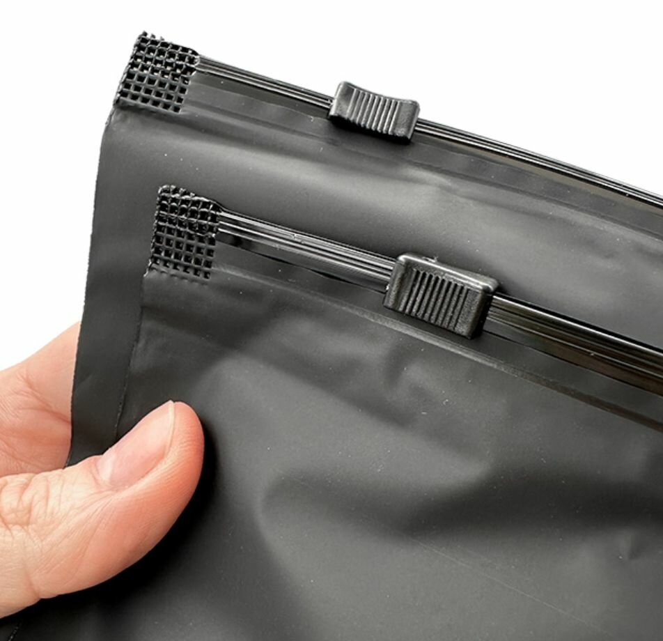 Черный пакет слайдер 25х35 с бегунком / 50 шт.