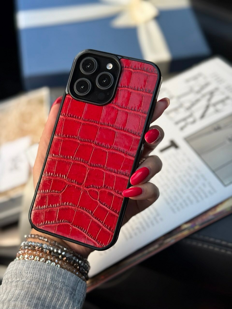 Чехол 16 Pro Max из натуральной кожи красныйx нежный кооралл