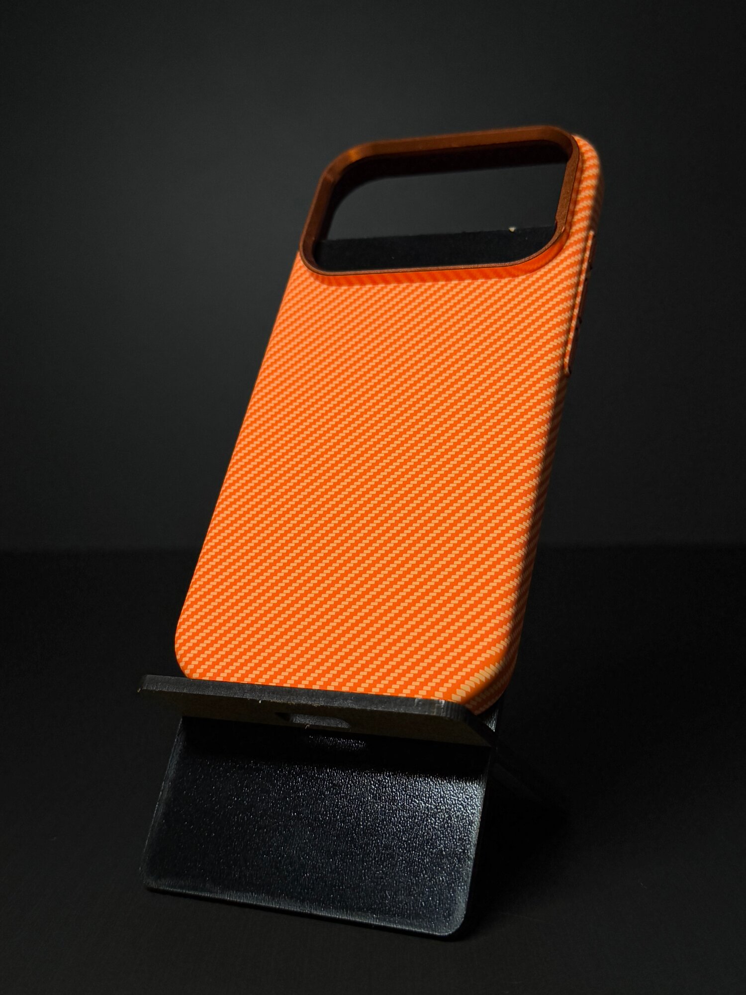 Чехол Айфон 17 Про / чехол iPhone 17 Pro с MagSafe LUXO Life+, оранжевый, карбоновый