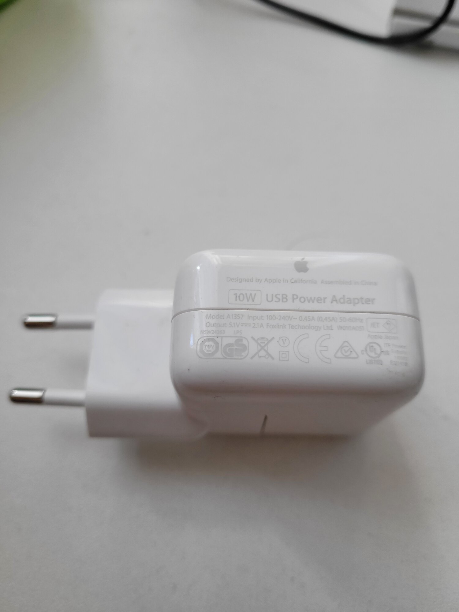 Apple 10W USB Power Adapter, (MD836ZM/A)
