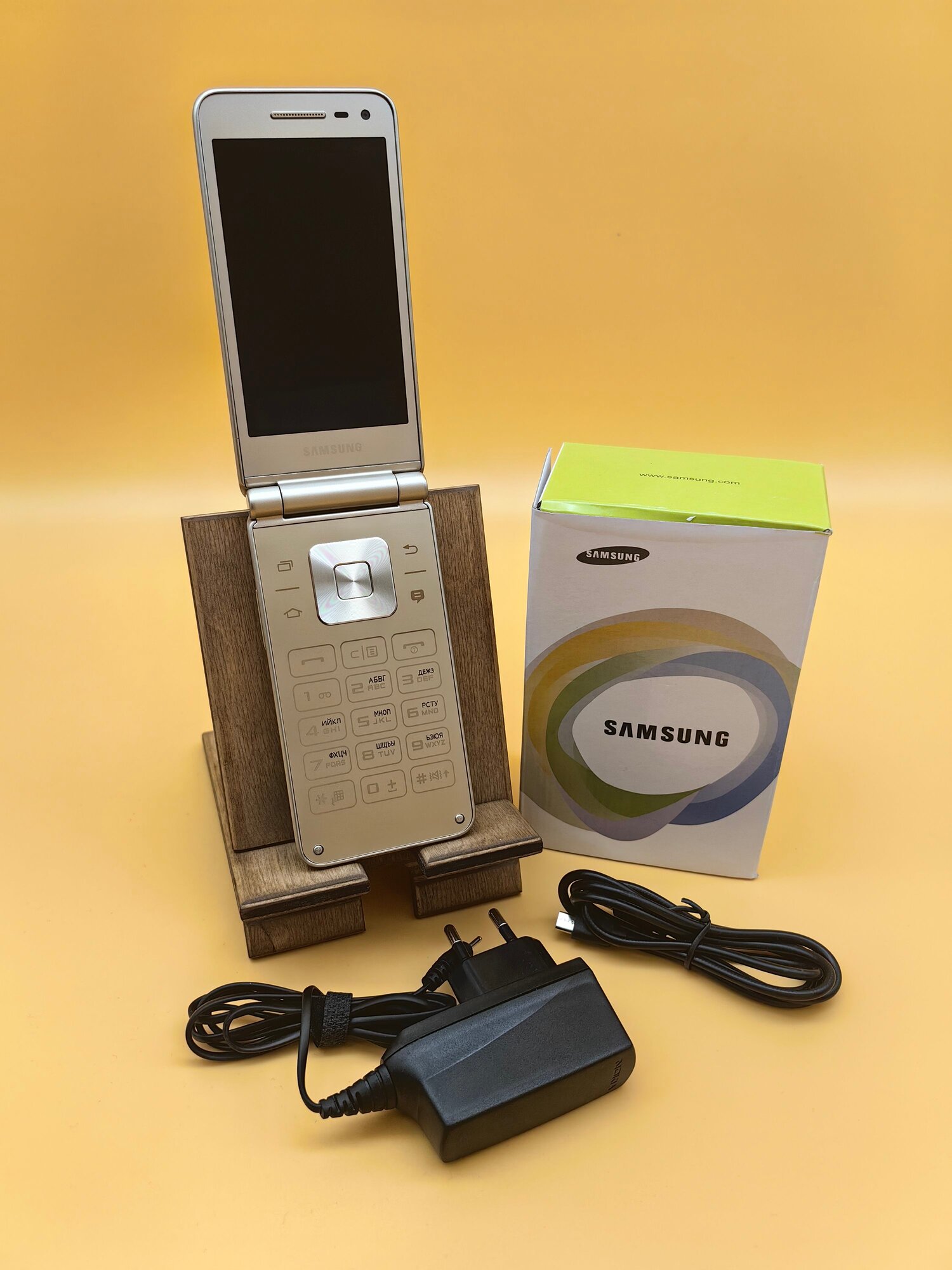Мобильный кнопочный телефон раскладушка Folder SM-G1600, Золотистый