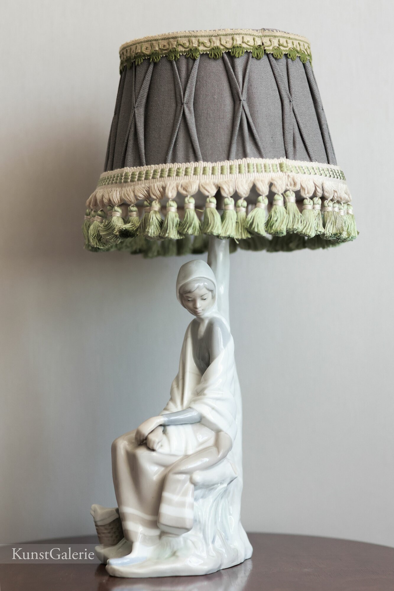 Светильник Lladro: Пастушка - Скульптор Fulgencio Garcia, Фарфоровая статуэтка, лампа - Оригинал, Made in Spain