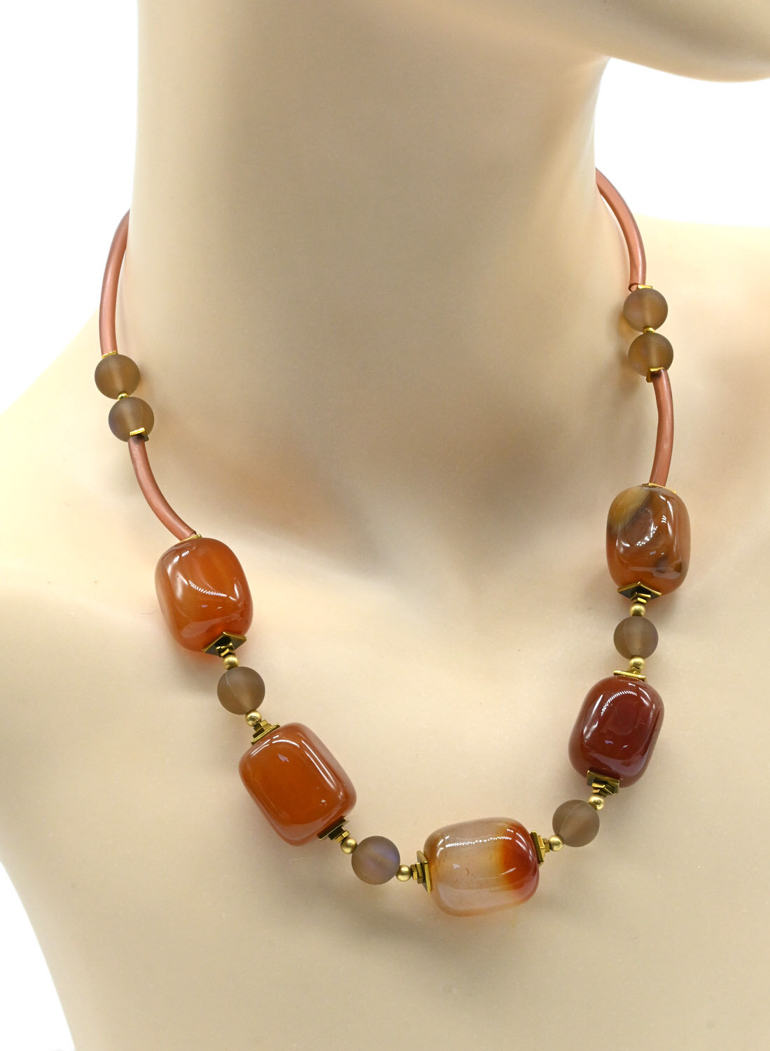 Колье, сердолик