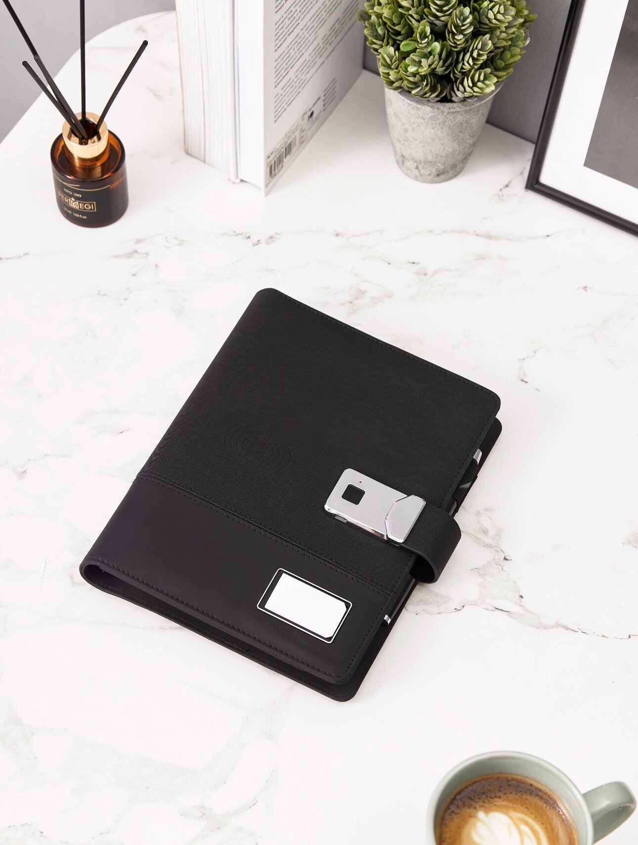 Ежедневник "ISISLAND", недатированный, с беспроводной зарядкой, А5