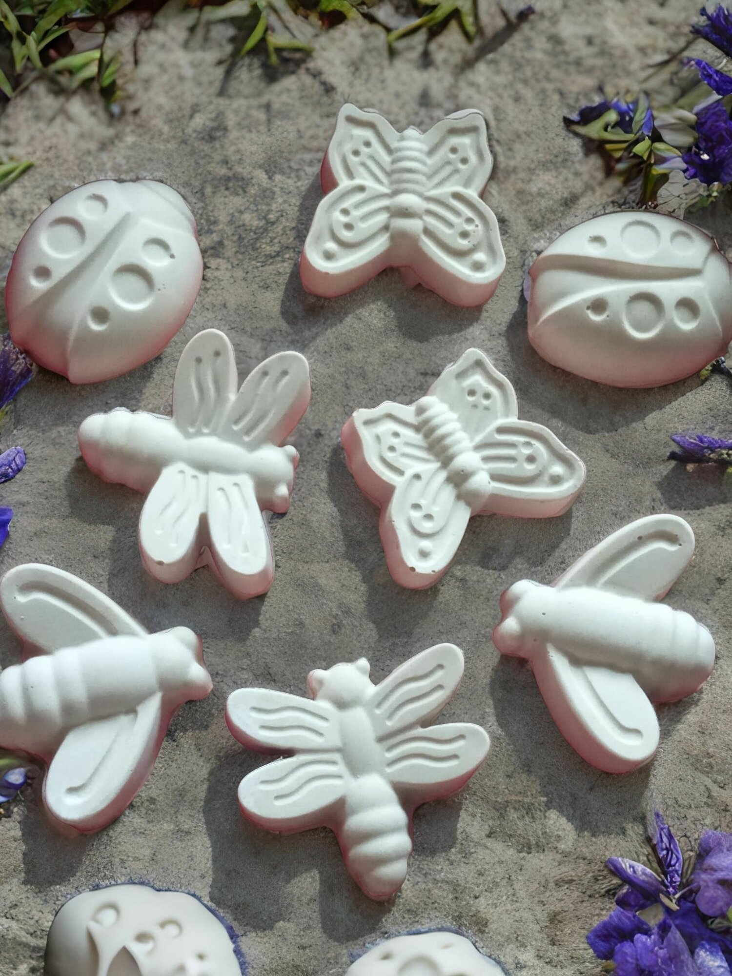 "Раскрась своих Букашек" гипсовые фигурки ( стрекоза - 1шт, пчела - 1шт, бабочка -1шт, божья коровка - 1шт)