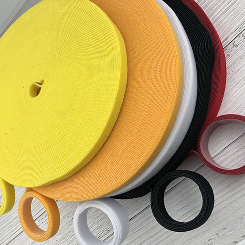 Кабельная стяжка на липучке фиксируется двусторонней липучкой velcro