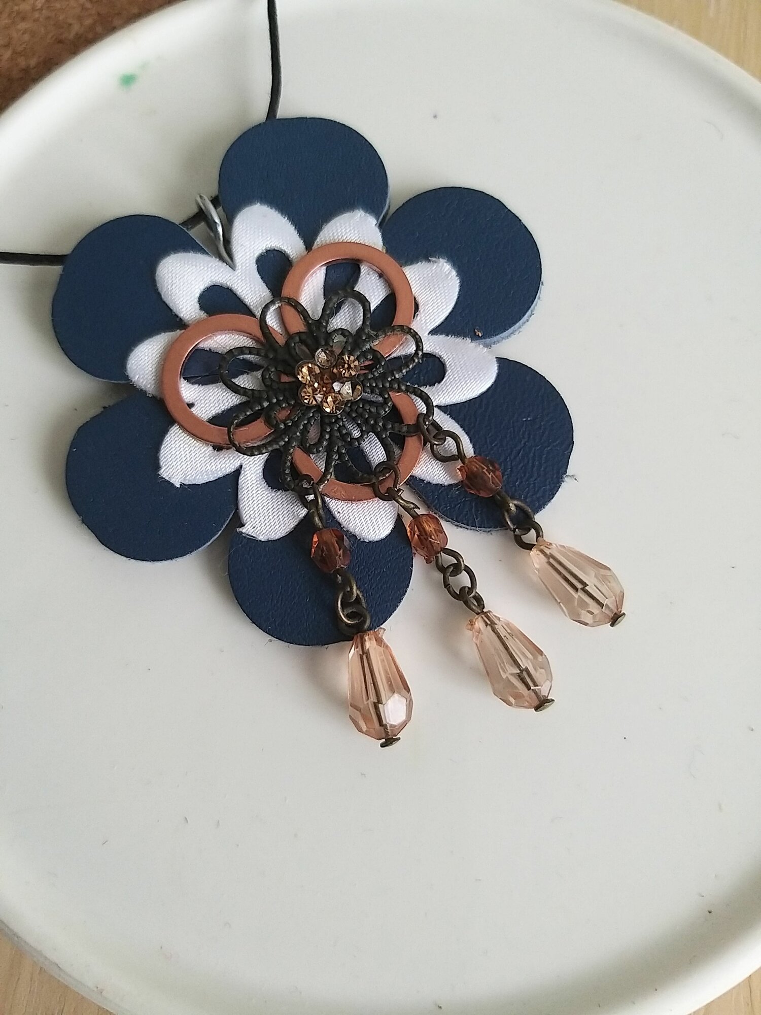 Колье, стекло