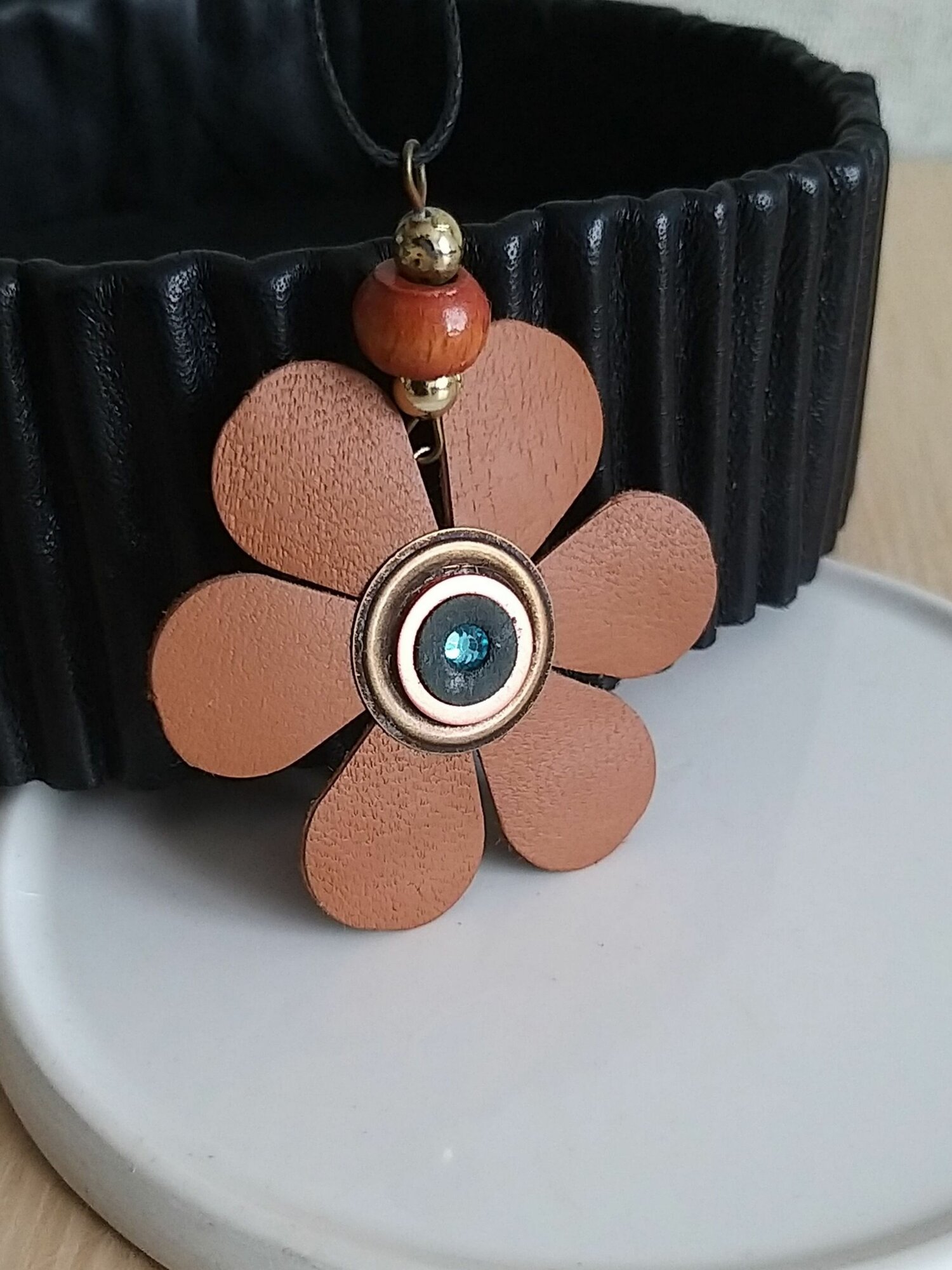 Колье, стекло