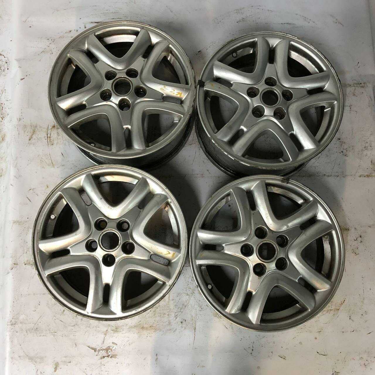 Колесные диски Land Rover 16x6.5 PCD 5x108 D63.3 ET50 (оригинал)