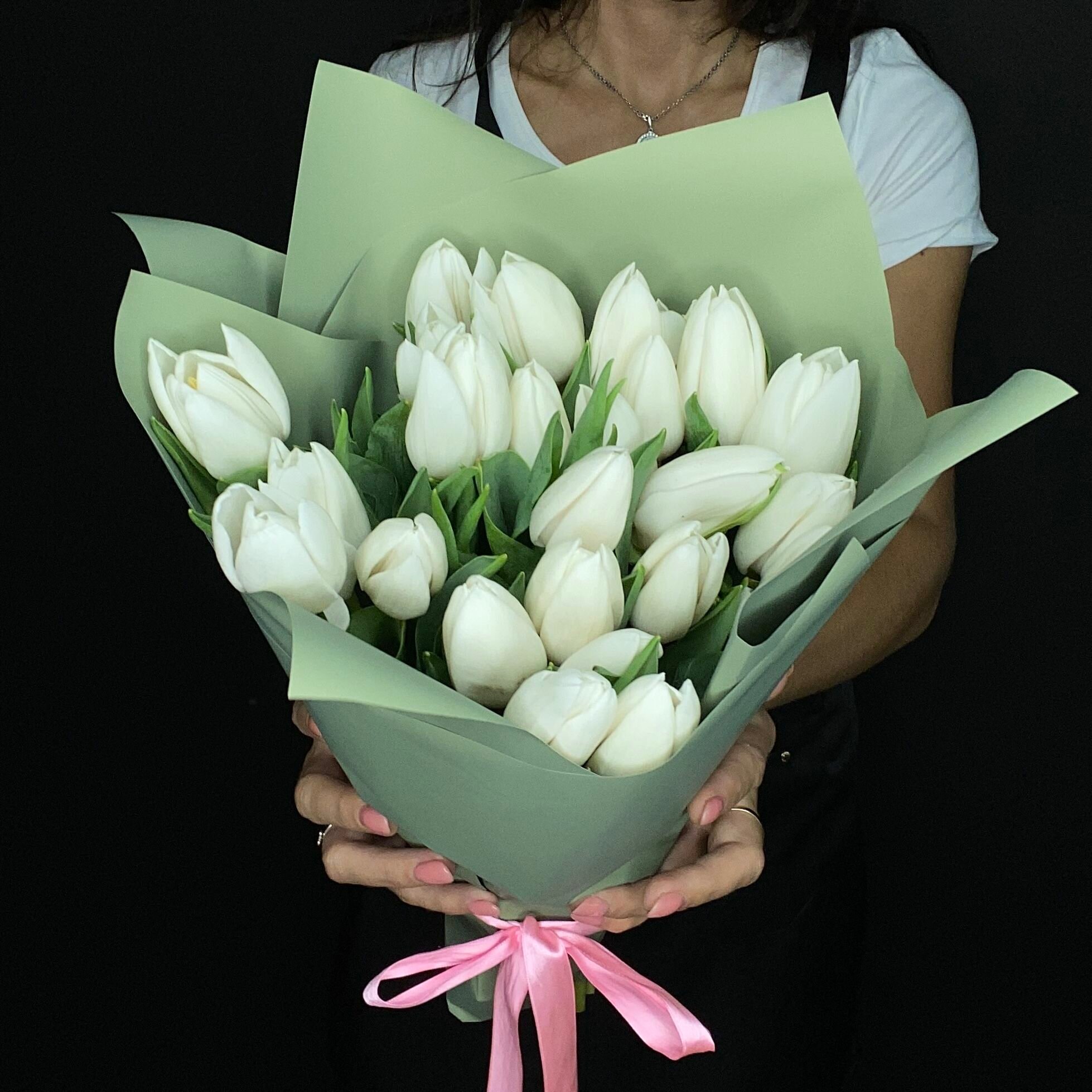 Белые тюльпаны