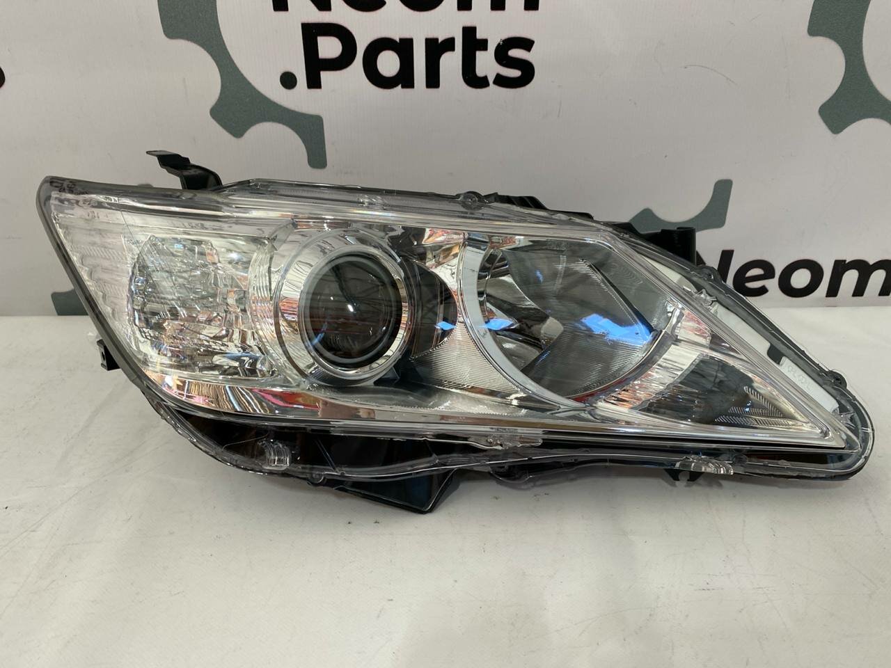 Фара правая (галоген) Toyota Camry XV50 2011-2014