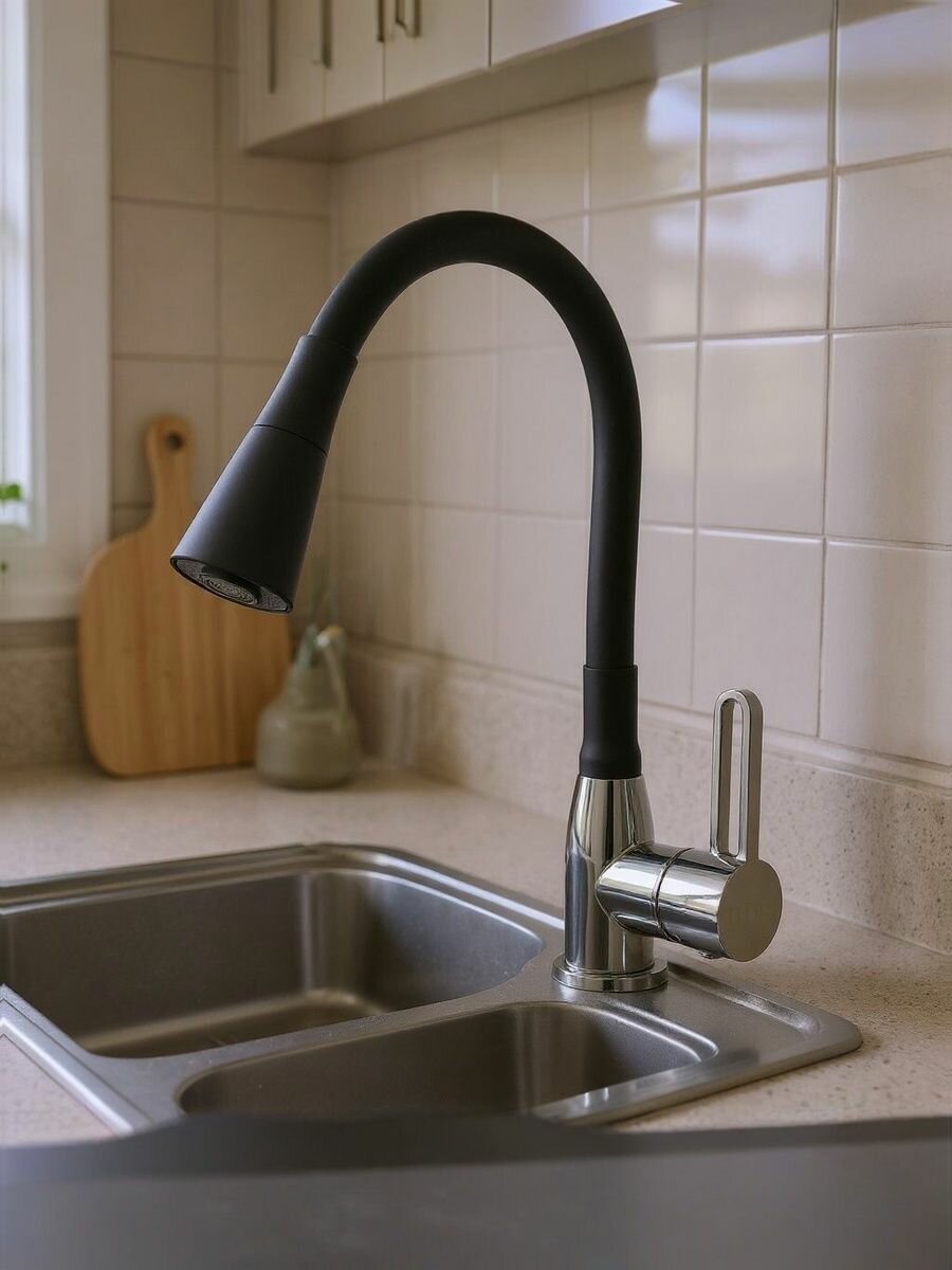 Смеситель для кухни D-LIN из нержавеющей стали с гибким силиконовым изливом (черный)