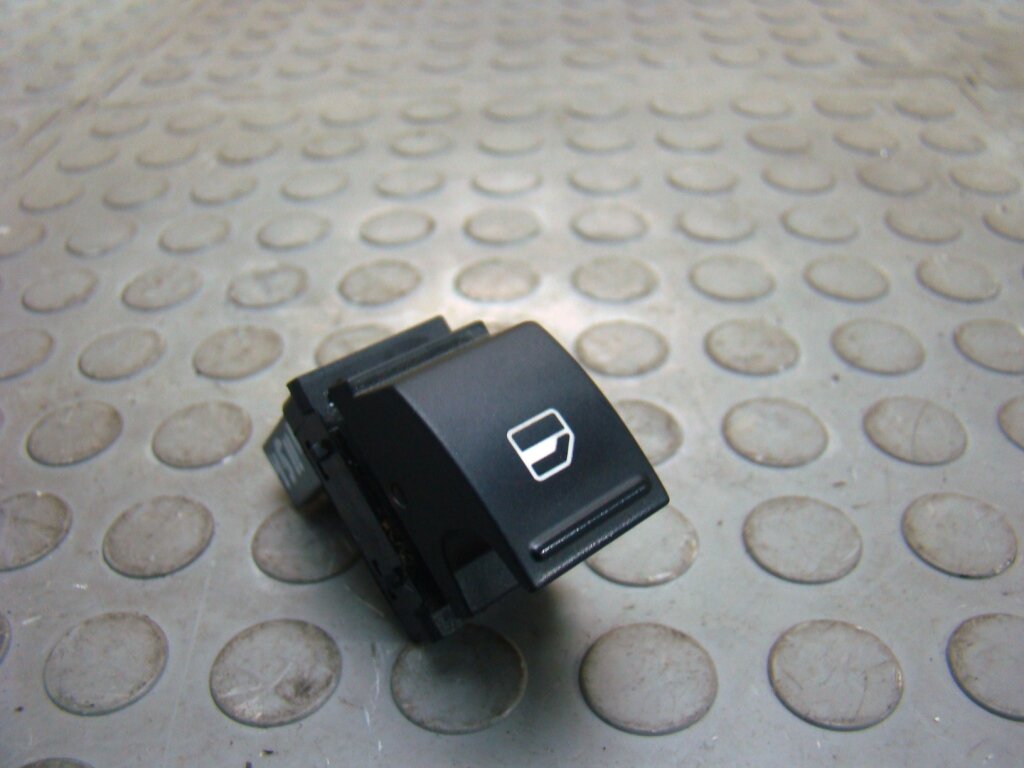 VW Passat B7 Кнопка стеклоподъемника 7L6959855B
