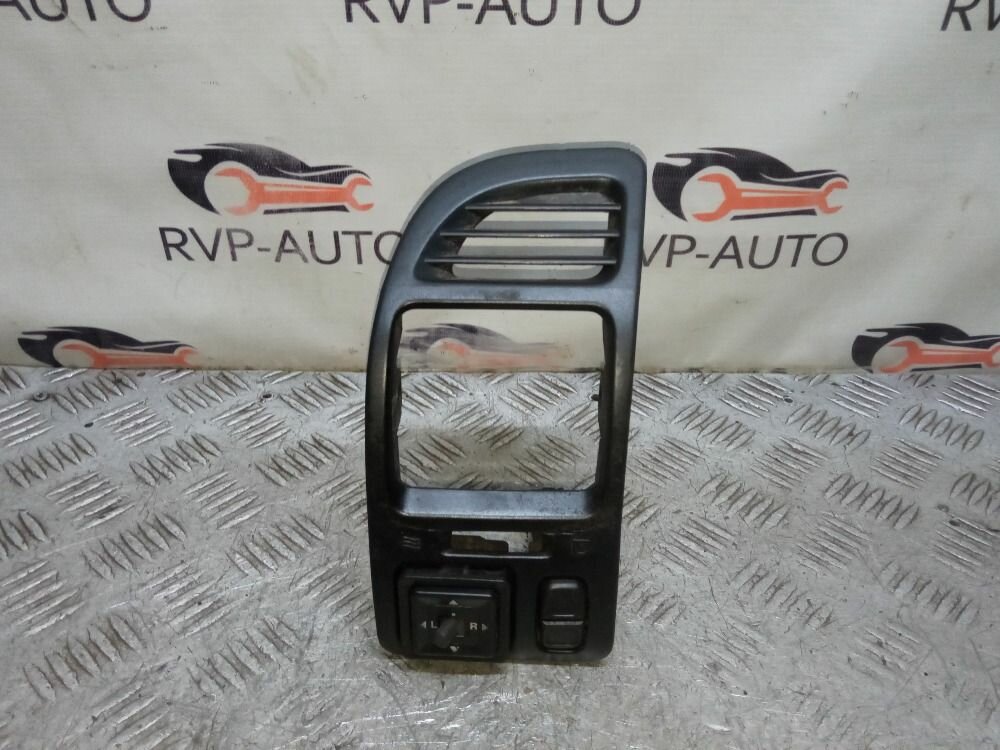 Дефлектор в торпедо Mitsubishi Galant 8 1996—1999 Mitsubishi