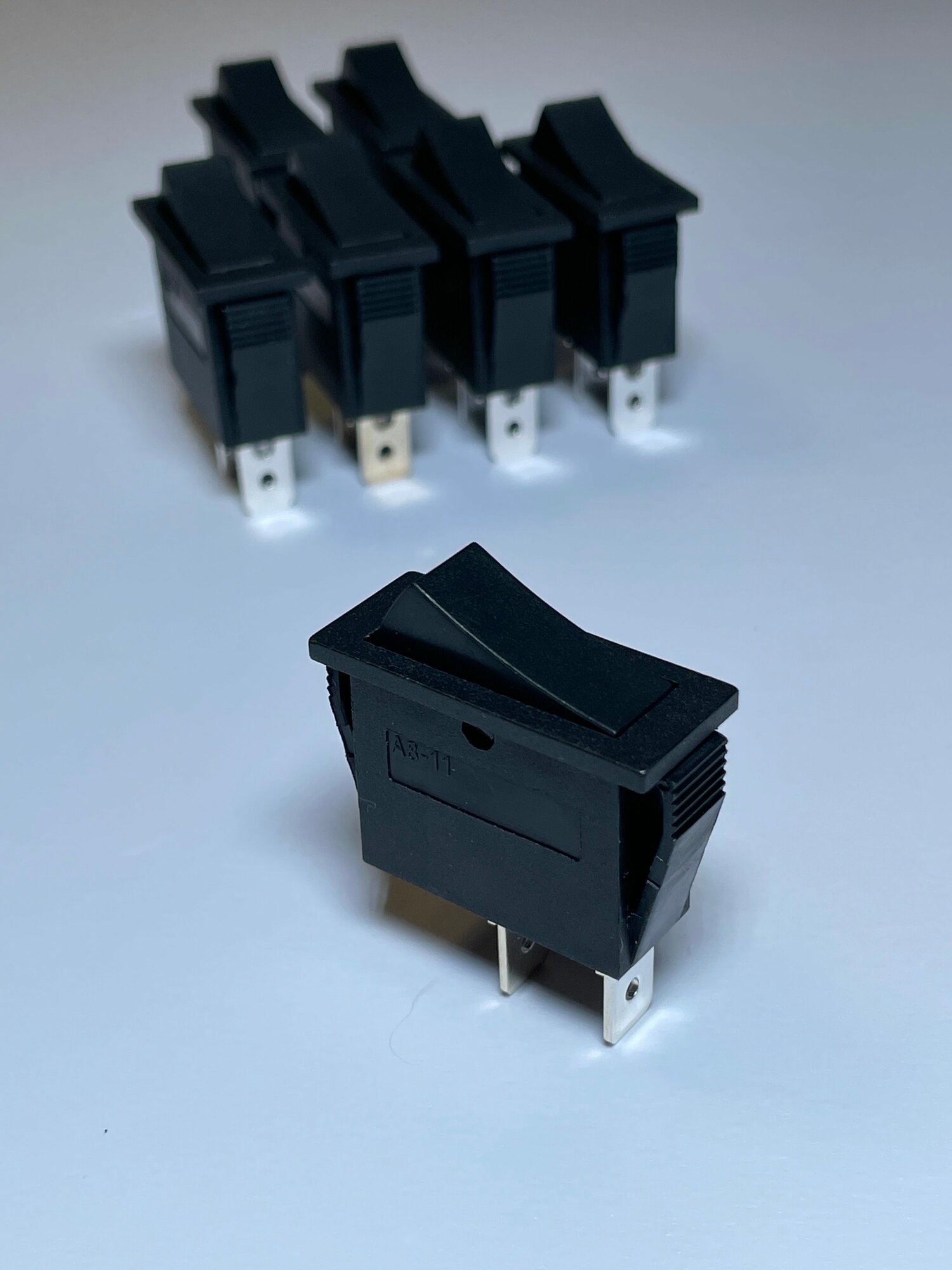 10 шт. Кнопка переключатель, черная, двухпозиционная, встраиваемая, тумблер вкл/выкл с фиксацией