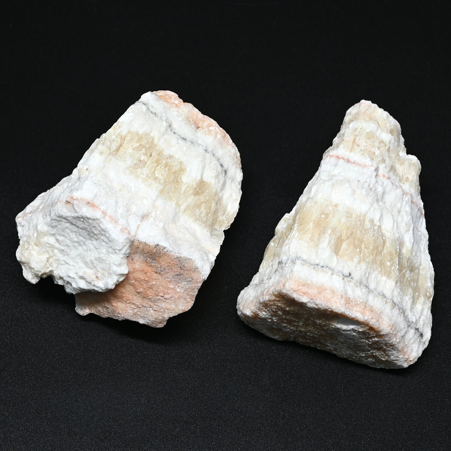 Минерал арагонит сырье 68*51*45мм .