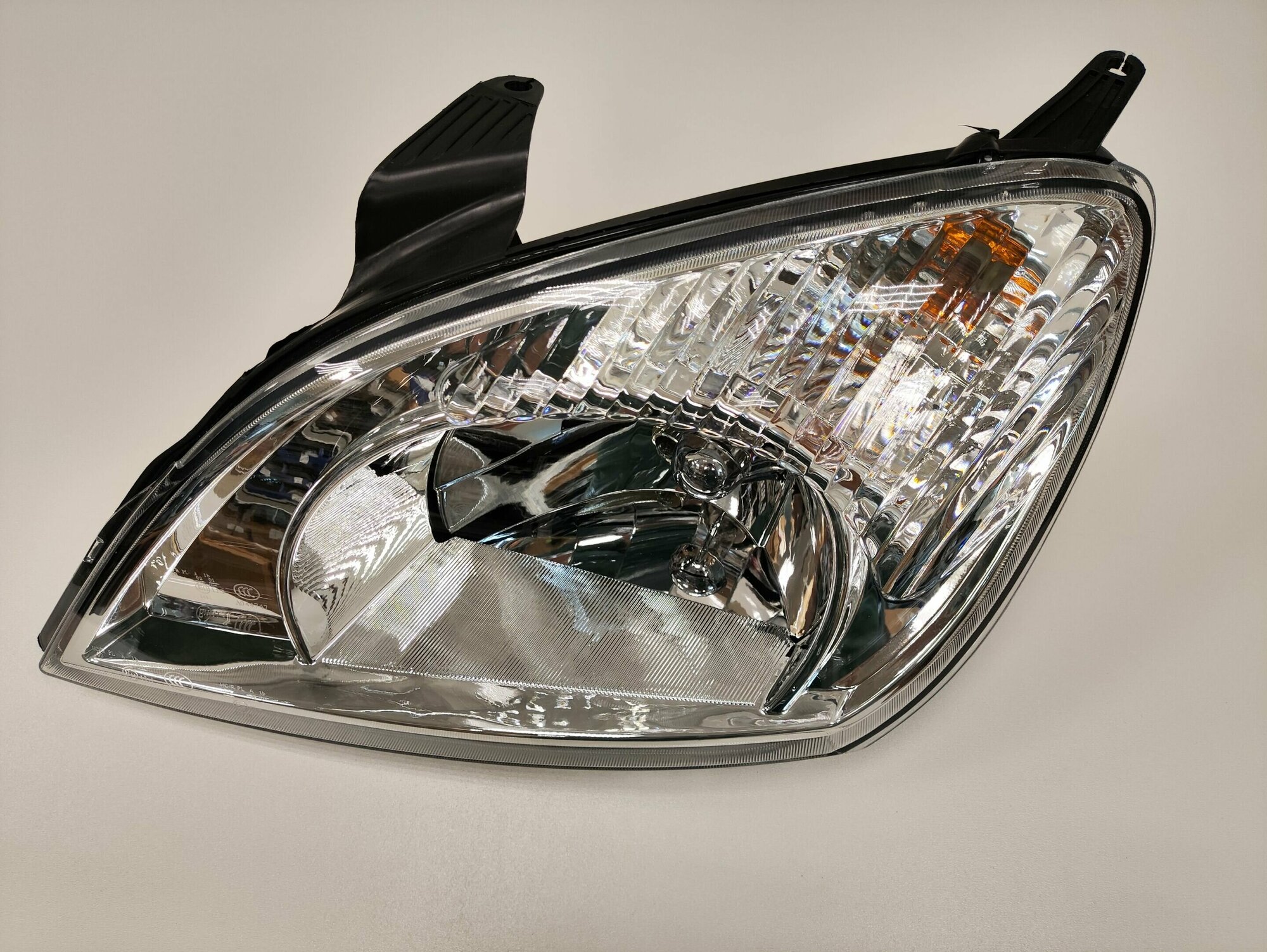 Фара левая с корректором Chery Tiggo [2.0 16V 4AT внедорожник 4X2] T113772010AB