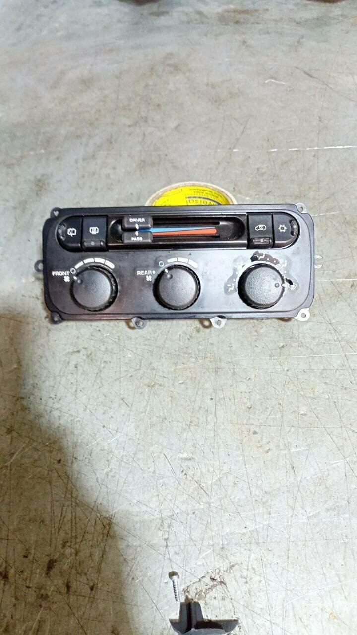 Блок управления печки/климат-контроля Dodge Caravan 4 (2000 - 2007) 05175359AC