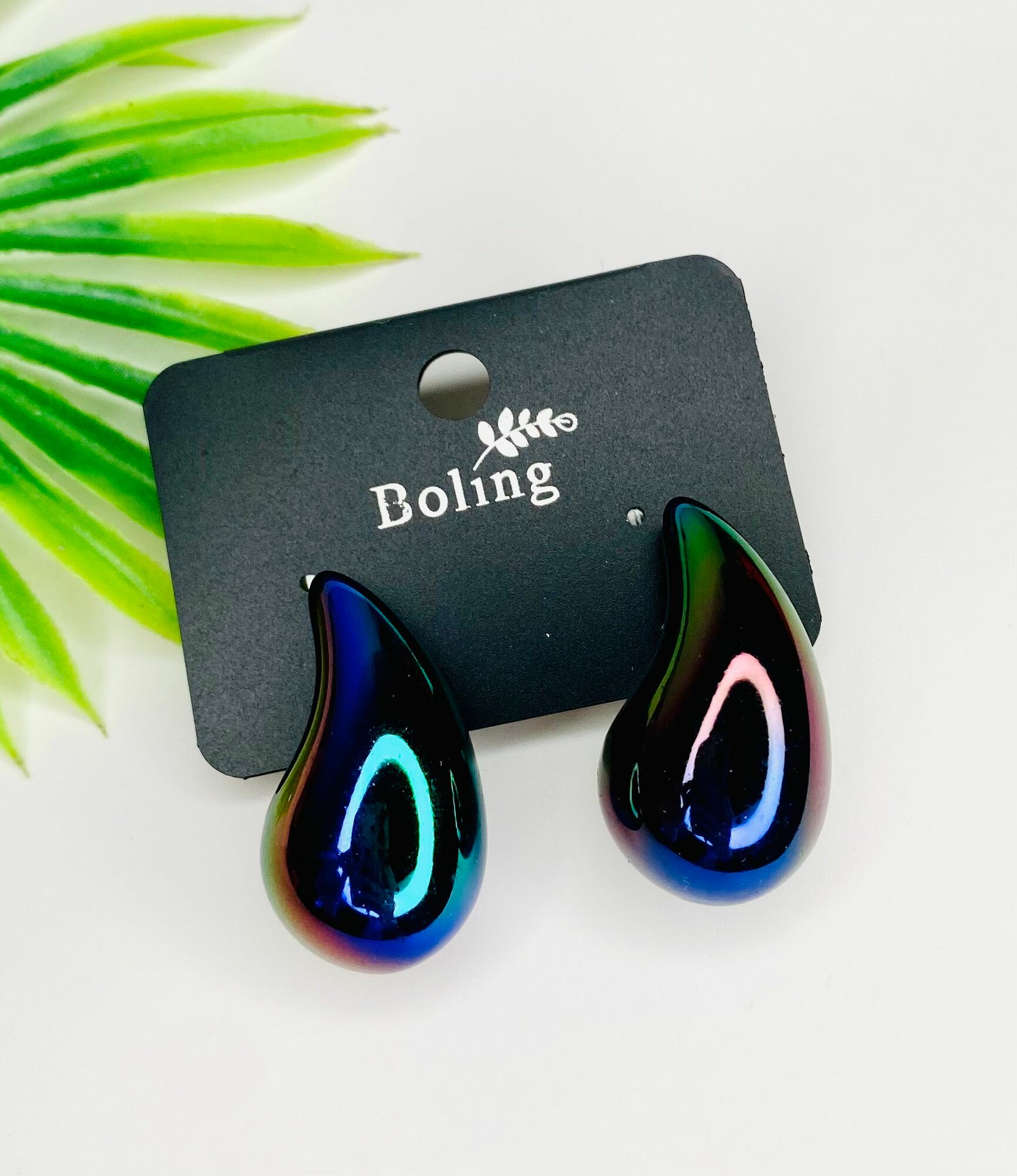 Серьги пусеты, пластик