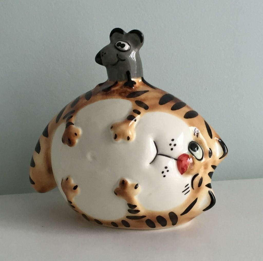 Фаянсовая скульптура Кот с мышкой Sr-VH-48