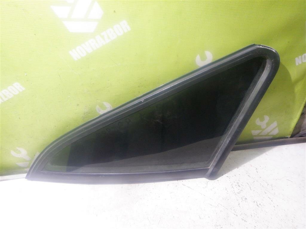 Стекло кузовное глухое левое VW Passat B3 1988-1993