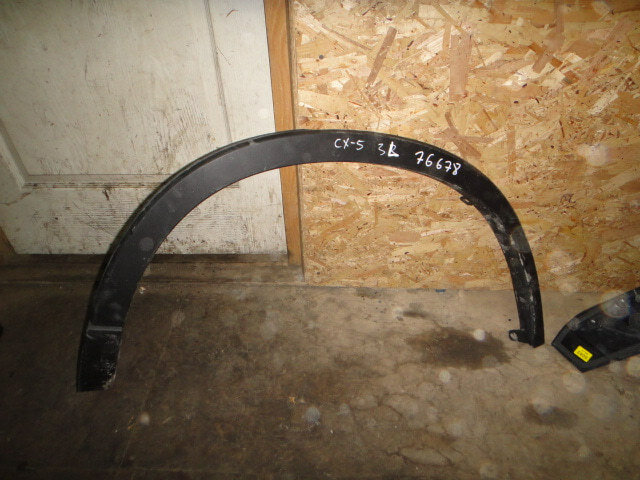 Б/У Накладка крыла заднего левого, Mazda (Мазда)-CX-5 (12-) MAZDA CX-5 (12-) задиры 76678 MAZDA арт. KD5351W61