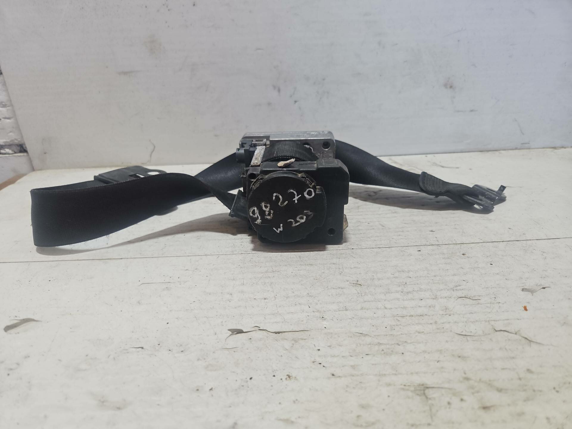 Ремень безопасности передний левый Mercedes-Benz C W203 рест. 2005 33015929C