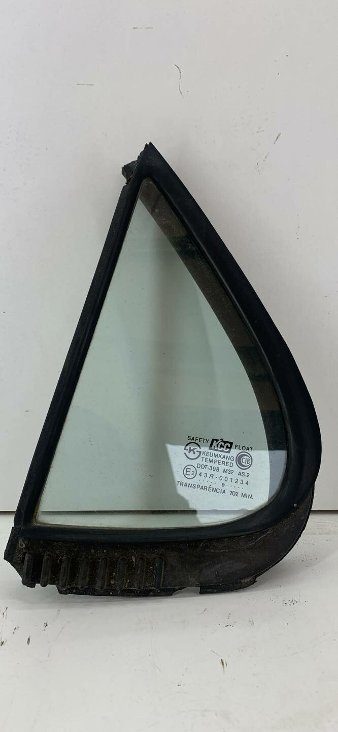 Стекло двери задней левой Hyundai Lantra 2 рест. 1999