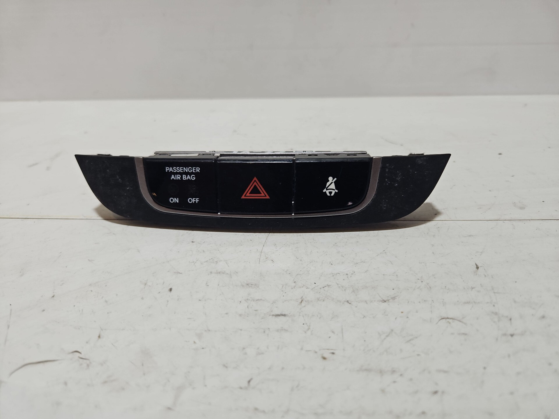 Кнопка аварийной сигнализации Hyundai ix35 рест. (2013 - 2015)