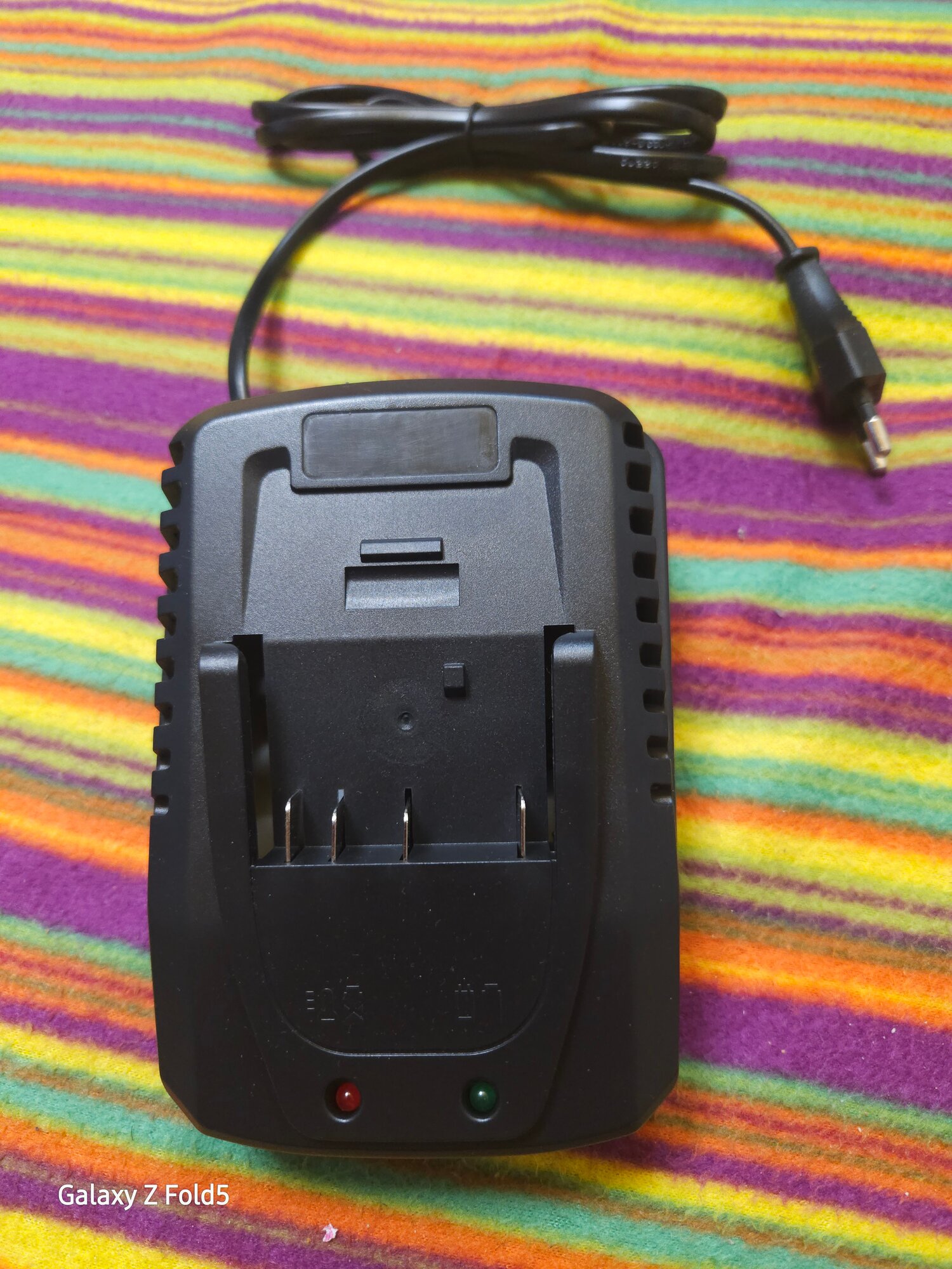 Зарядник, зарядное устройство bosch 12,14.4,18v/3 ампер (идет на многие батареи Bosch