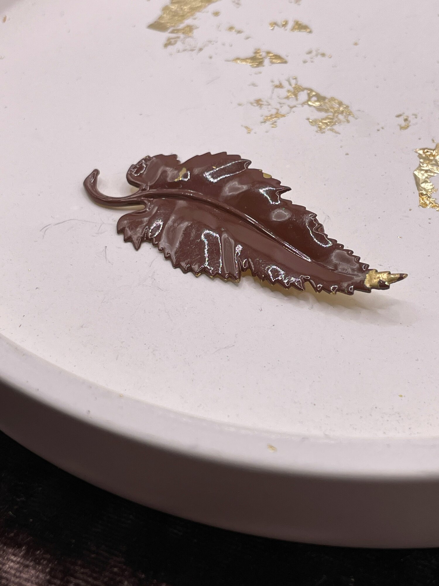 Винтажная брошь, Листок
