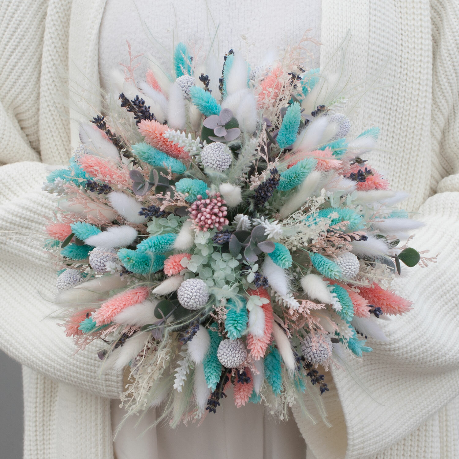 Композиция из сухоцветов в дизайнерском кашпо (25*25 см) Свитс