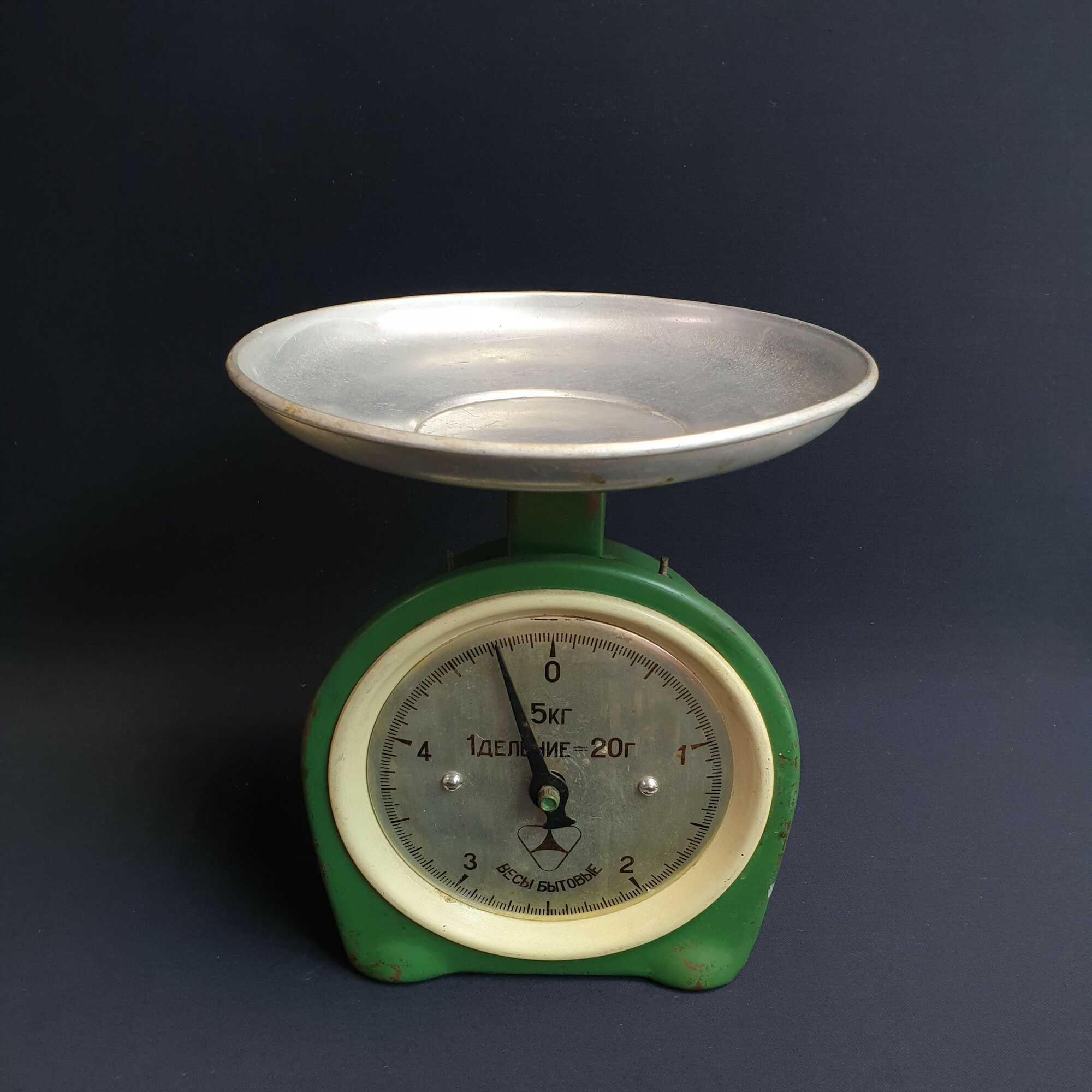 Весы бытовые, сход краски, металл. Винтаж, СССР.