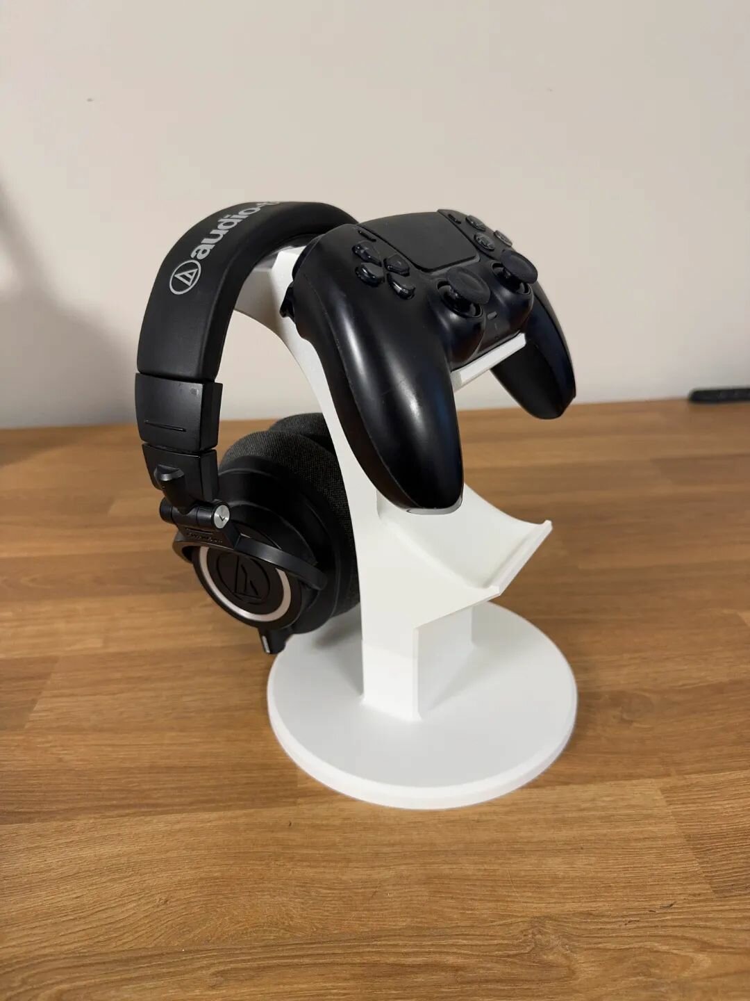 Подставка для геймпадов PS5 и наушников - белый