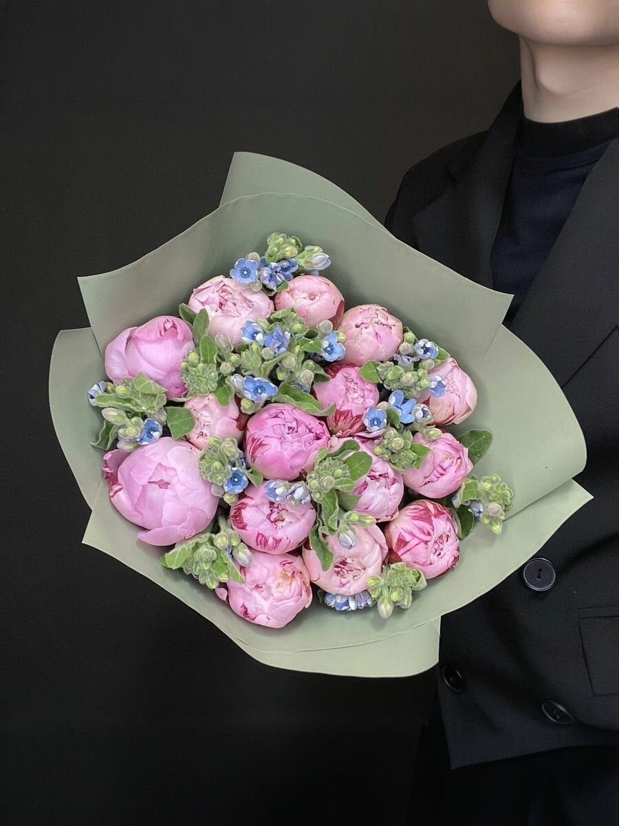 Букет пионов (пионы 9 шт, оксипеталум 8 шт.), высота букета 40 см