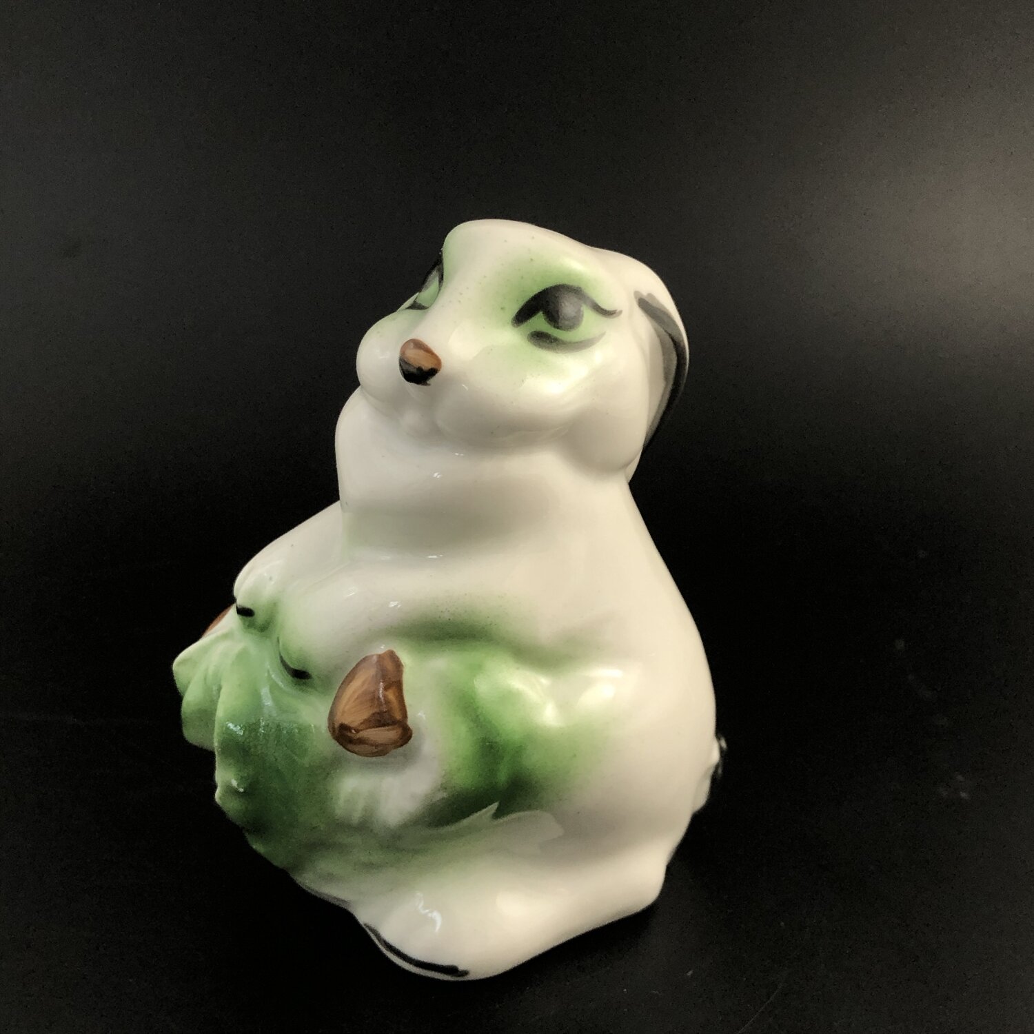 Статуэтка «Заяц с овощами», Дулёво, фарфор, СССР, винтаж