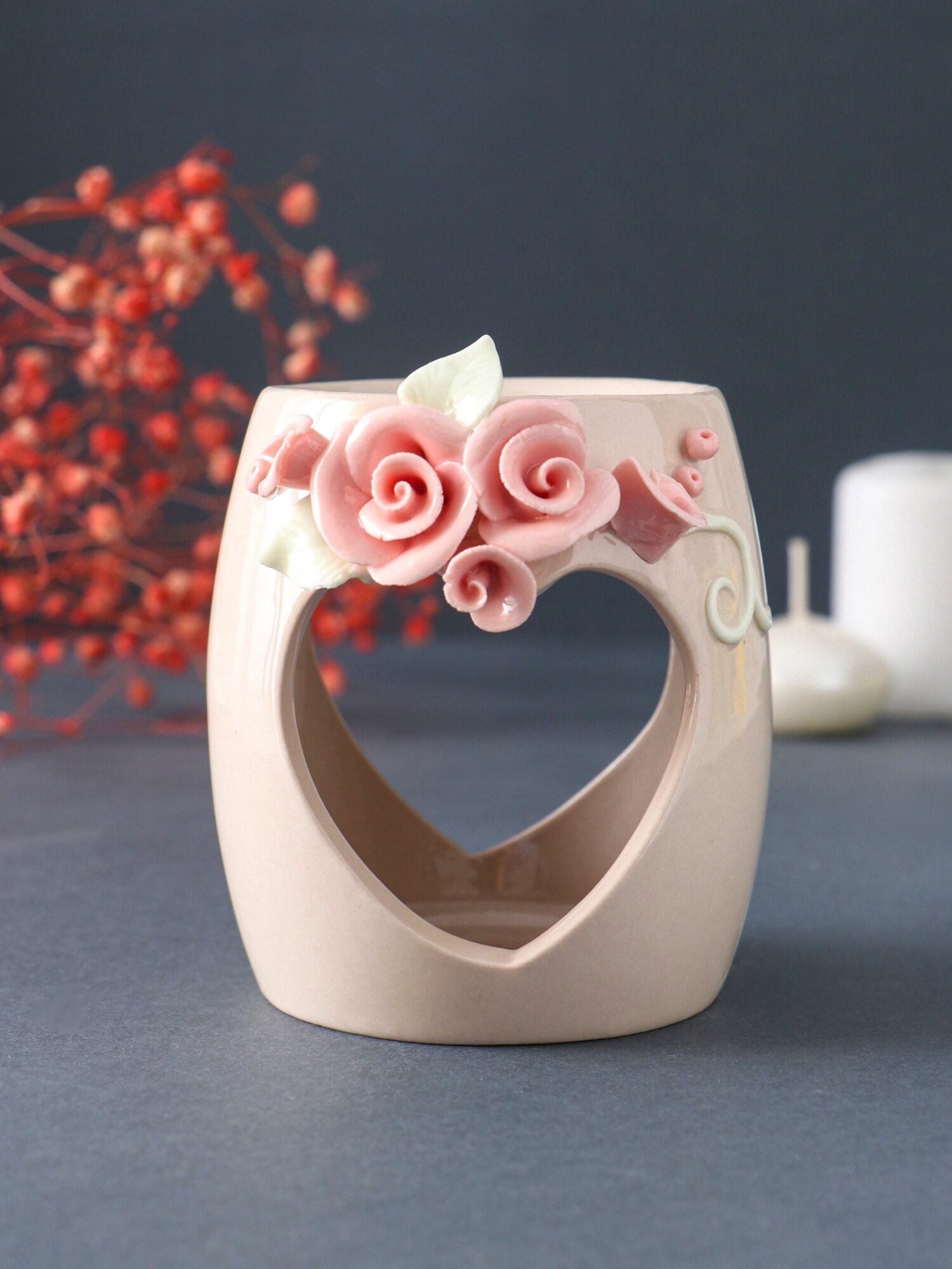 Аромалампа для эфирных масел «Сердце с розами», керамика, бежевая, 8×8×9 см