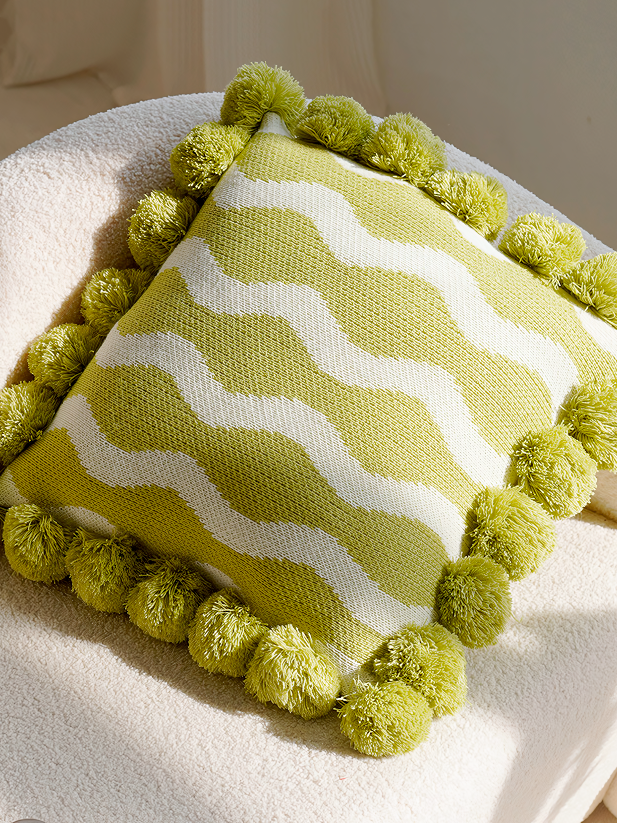 Декоративная подушка, квадратная, зеленый/белый, вязанная с помпонами, 45x45 см