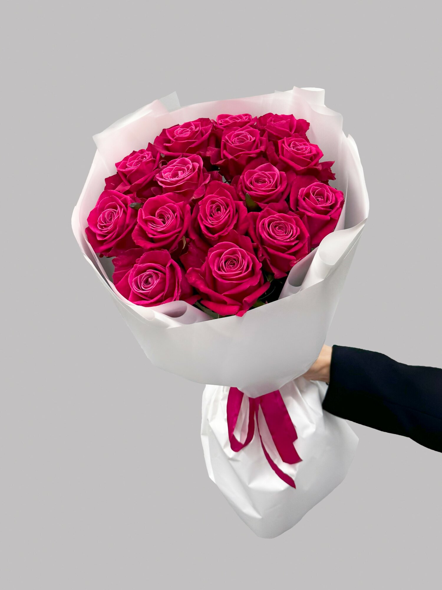 Букет живых цветов, малиновые розы 15 шт. 50 см. "Шангрила" в упаковке, Флау Стор