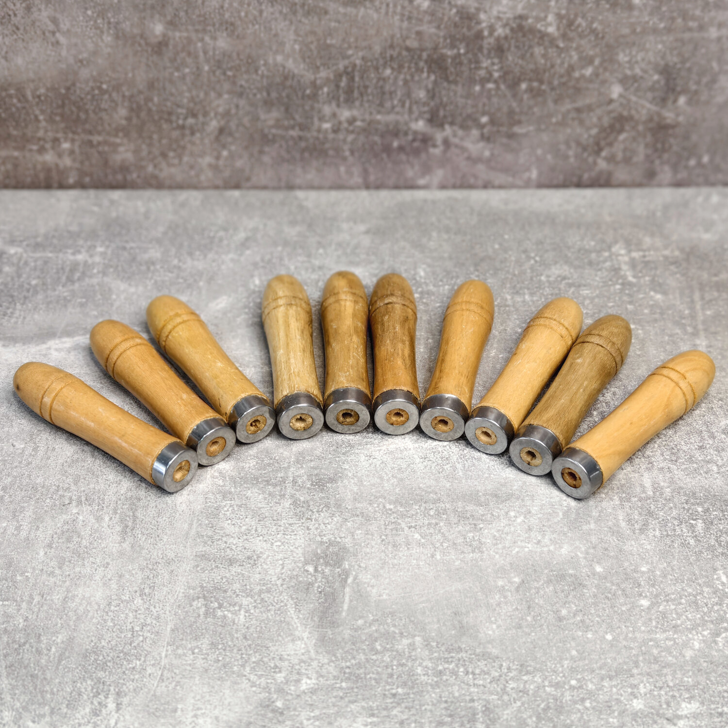 Деревянная ручка с металлическим кольцом для напильника, надфиля, стамески и прочего инструмента