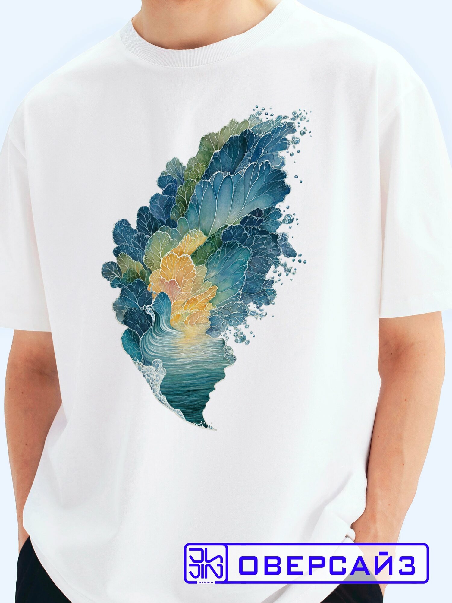 Футболка оверсайз мужская с принтом Абстрактная темно-синяя волна с ультрамарином и закатным пляжным океаном, белый хлопковый трикотаж с прикольным рисунком на груди