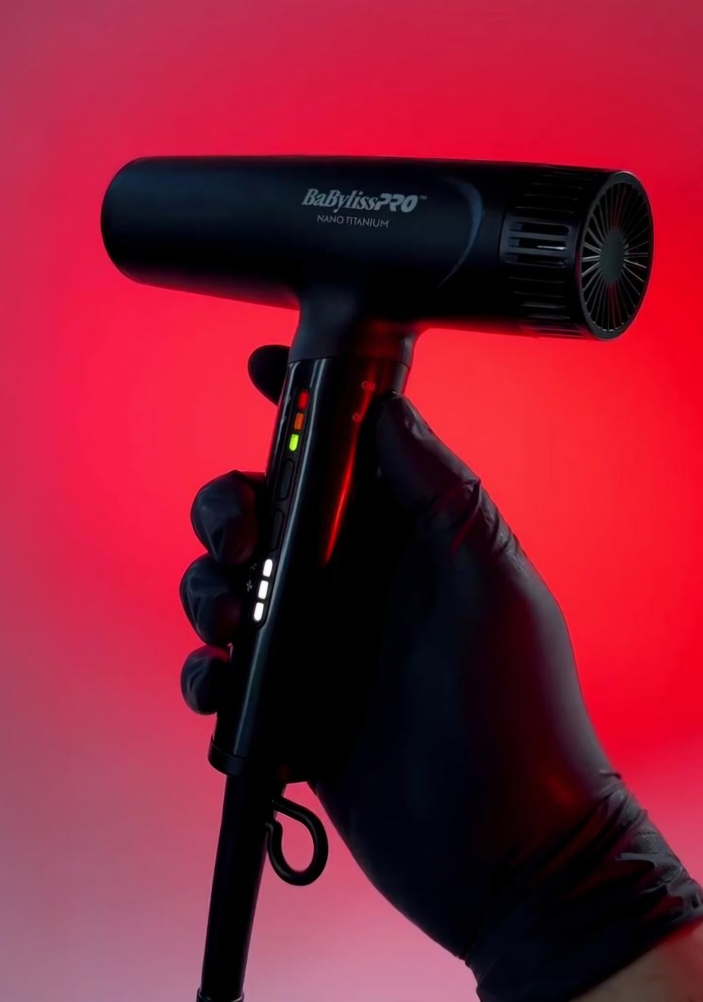 Высокоскоростной фен BaByliss PRO Nano Titanium Matte Black Light Ionic, бесщёточный мотор, универсальное напряжение для использования по всему миру (120-240V) без дополнительного трансформатора.