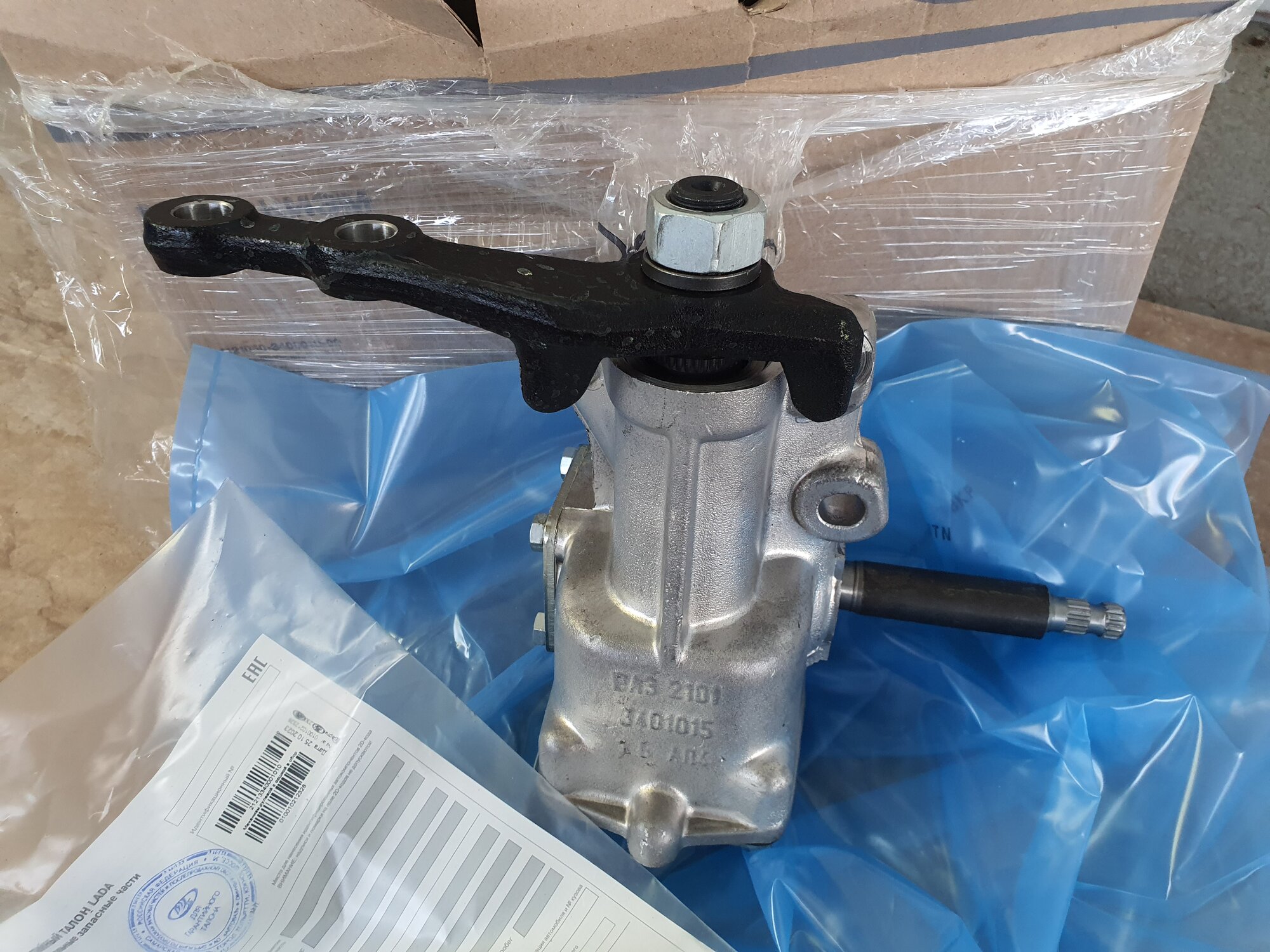 Рулевой редуктор, для ВАЗ Нива 214, 2131, короткий вал, залитый маслом. Тольяти Завод.