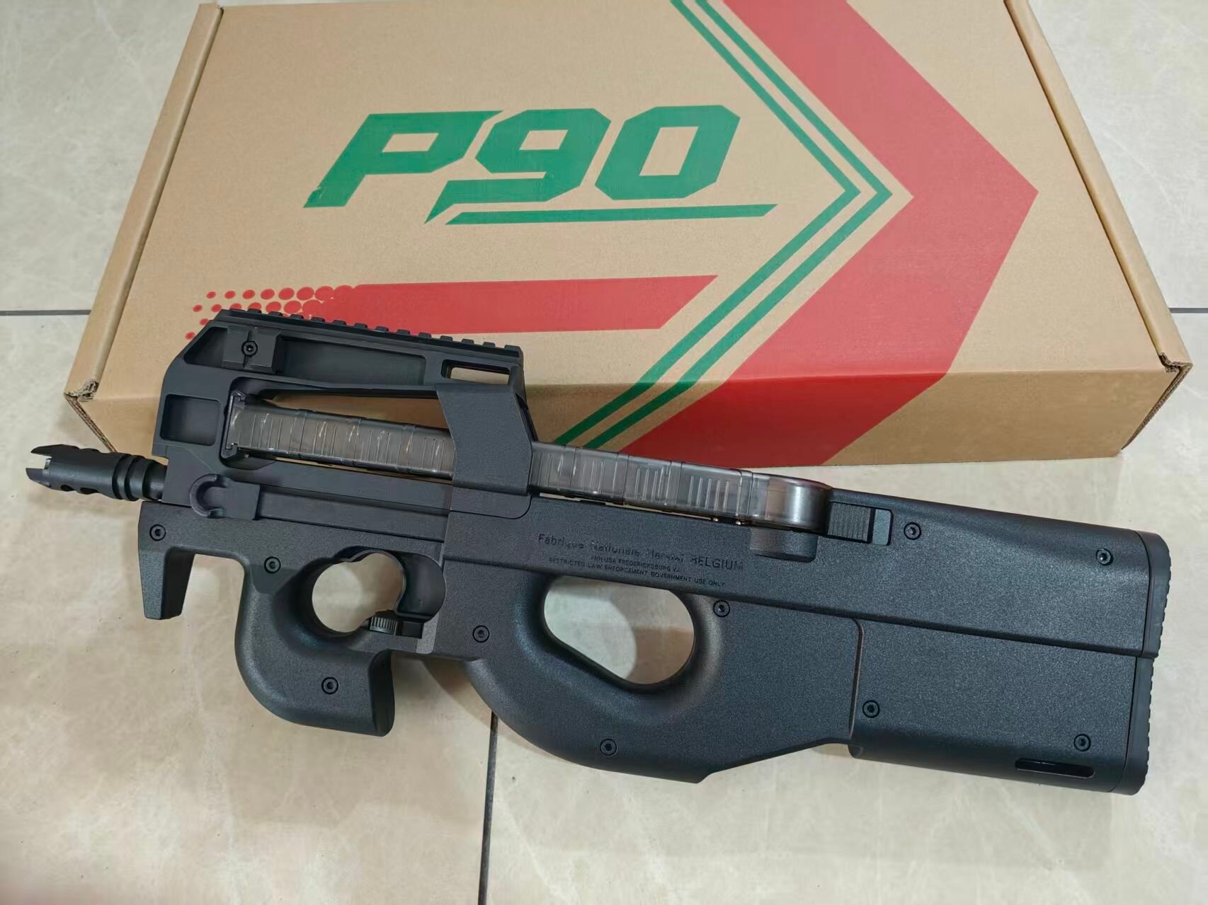 Электронный автомат FN P90, 7.4 В, стреляет шариками 8 мм