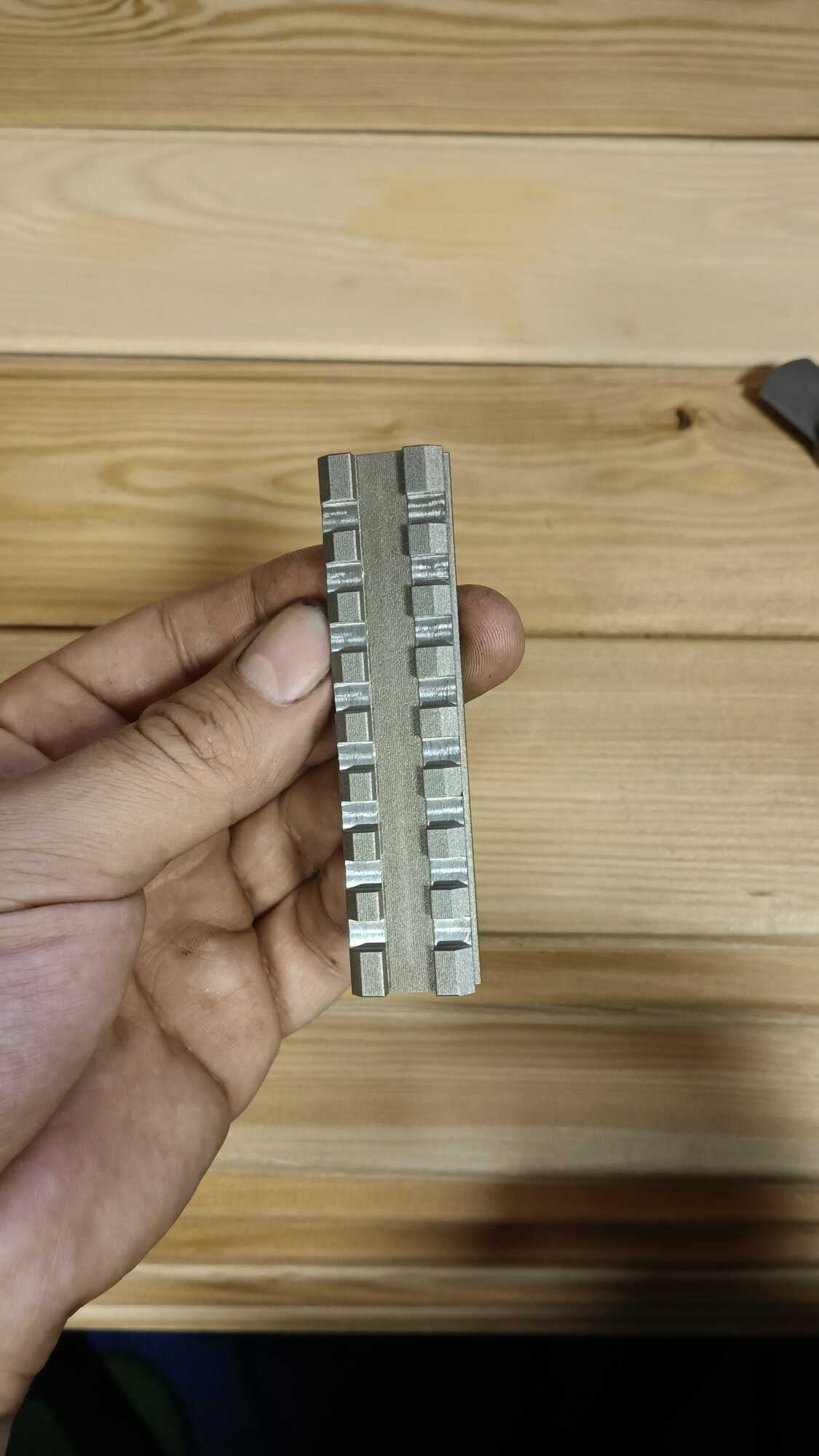 Металлическая, (стальная) планка Пикатинни (Picatinny rail) Вивера Weaver 90мм,8 слотов.