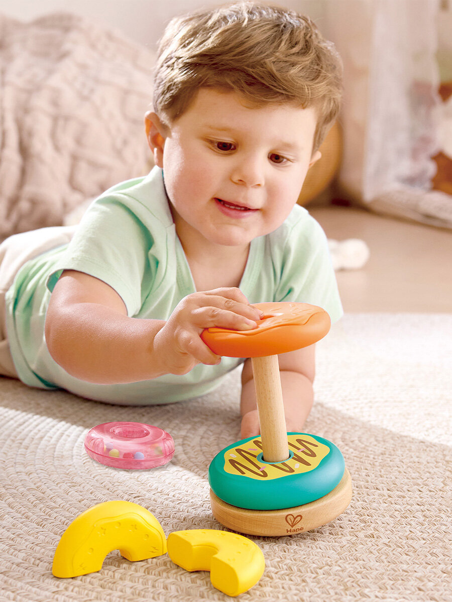 Пирамидка Hape Башня пончиков, для развития моторики, бук/МДФ, ABS/TPR, магнит, от 1.5 лет