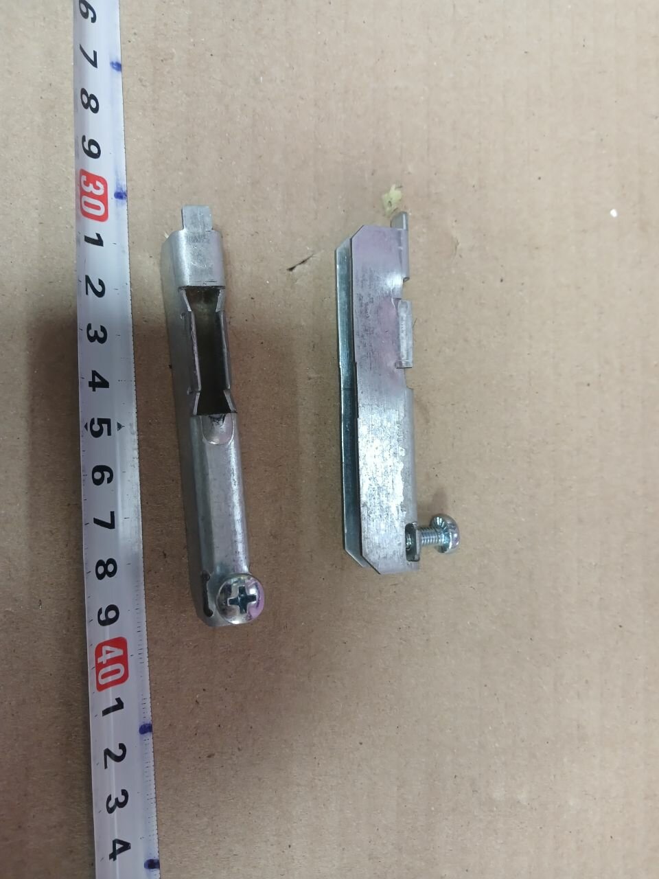 Отвеная часть петли духовки бош