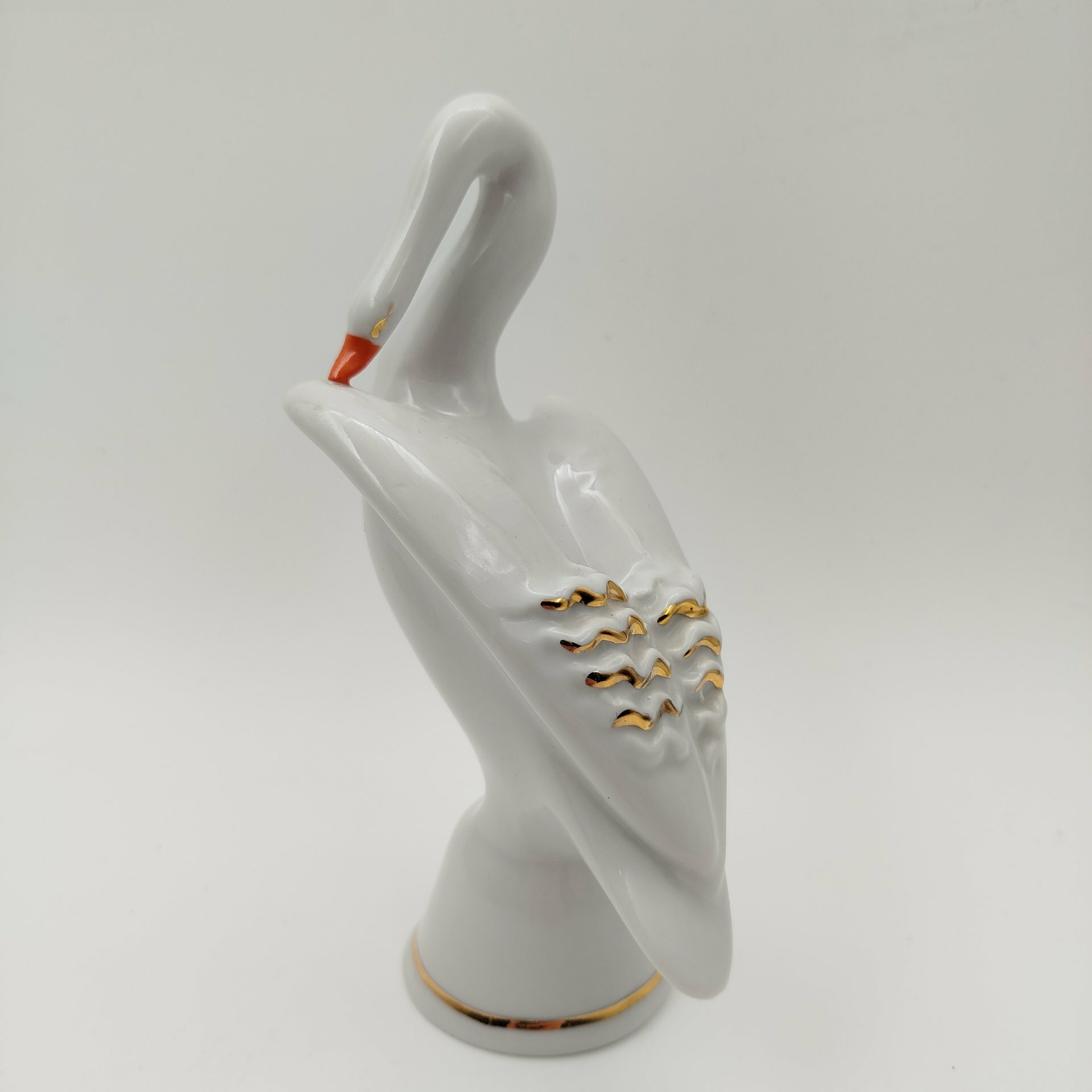 Статуэтка "Белый лебедь", фарфор, золочение, Дулевский фарфоровый завод (Дулёво)