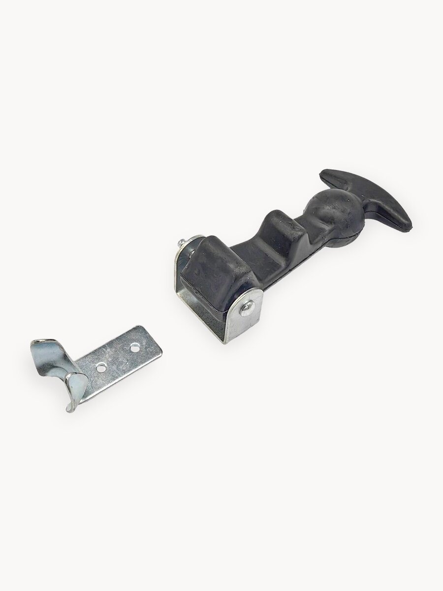 Фиксатор задней двери фургона. Резиновый. Универсальный. Крепление на болтах. Длина 122мм