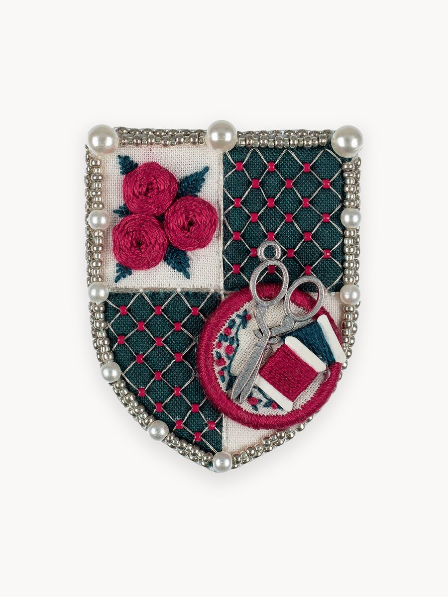 Набор для вышивания Klart 10-515 "Брошь. Герб вышивальщицы" 9.5 x 4.5 см